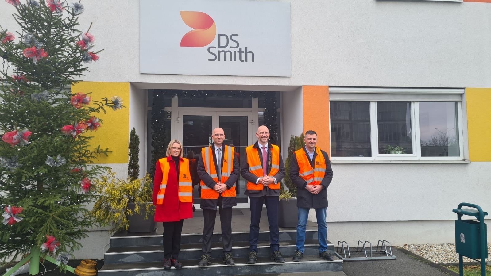 British Ambassador to Croatia visits operations at Belišće - DS Smith
